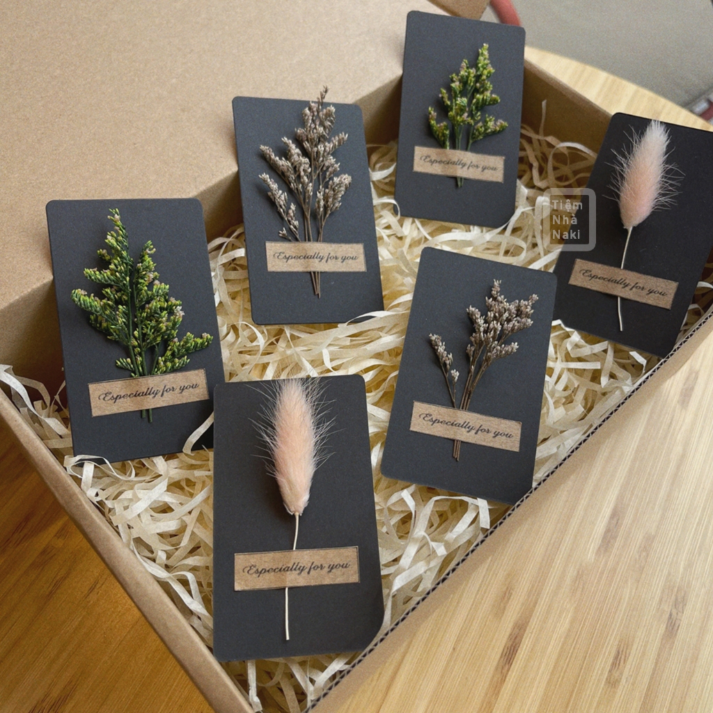 T5 Small Size card with dried flowers, luxurious black vintage handmade ...