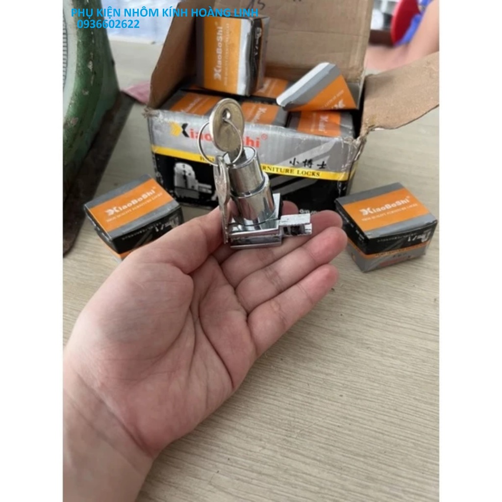 Lock Press The Sliding Door Of XiaoBoshi Glass Cabinet | Shopee Malaysia