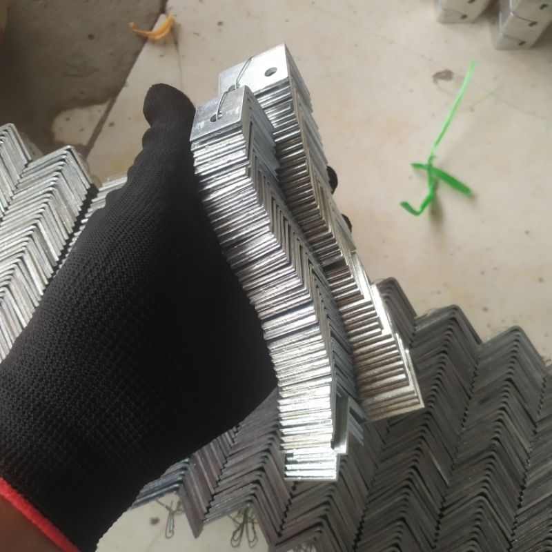 Right angle brackets are 2mm thick - 2 screw errors, 4 screw holes (1 ...