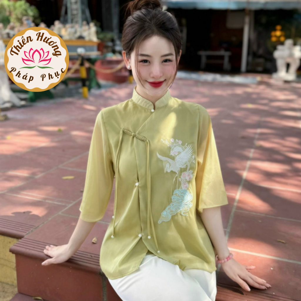 Set of silk chiffon temple clothes embroidered with string cranes ...