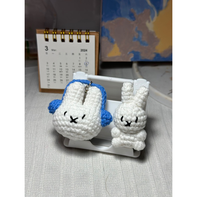 Miffi rabbit keychain with headphones | Shopee Malaysia