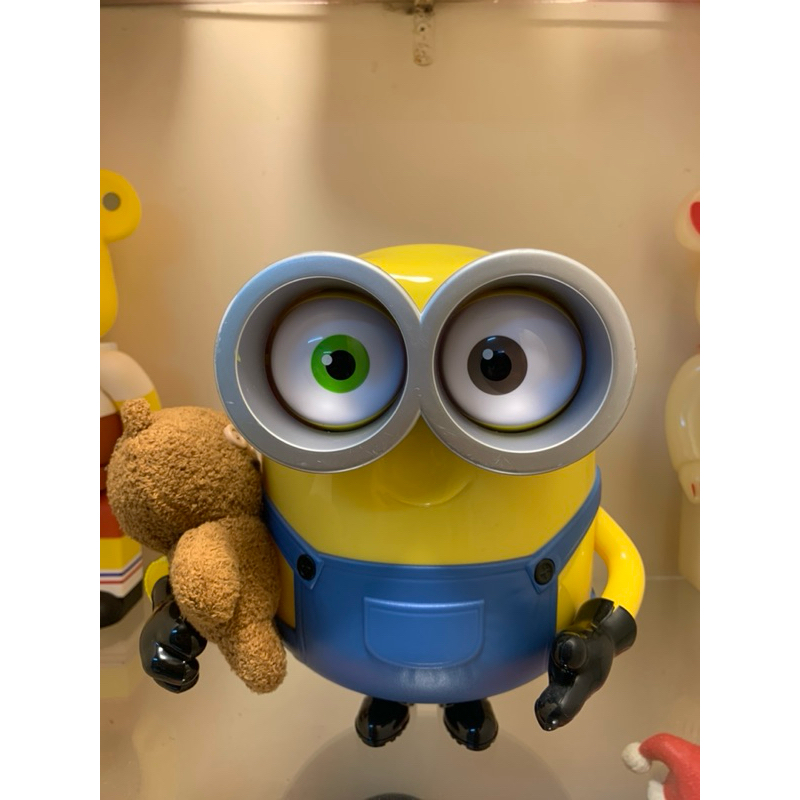 (USED) Corn box, genuine 25cm tall Minion Bob model holding a bear and ...