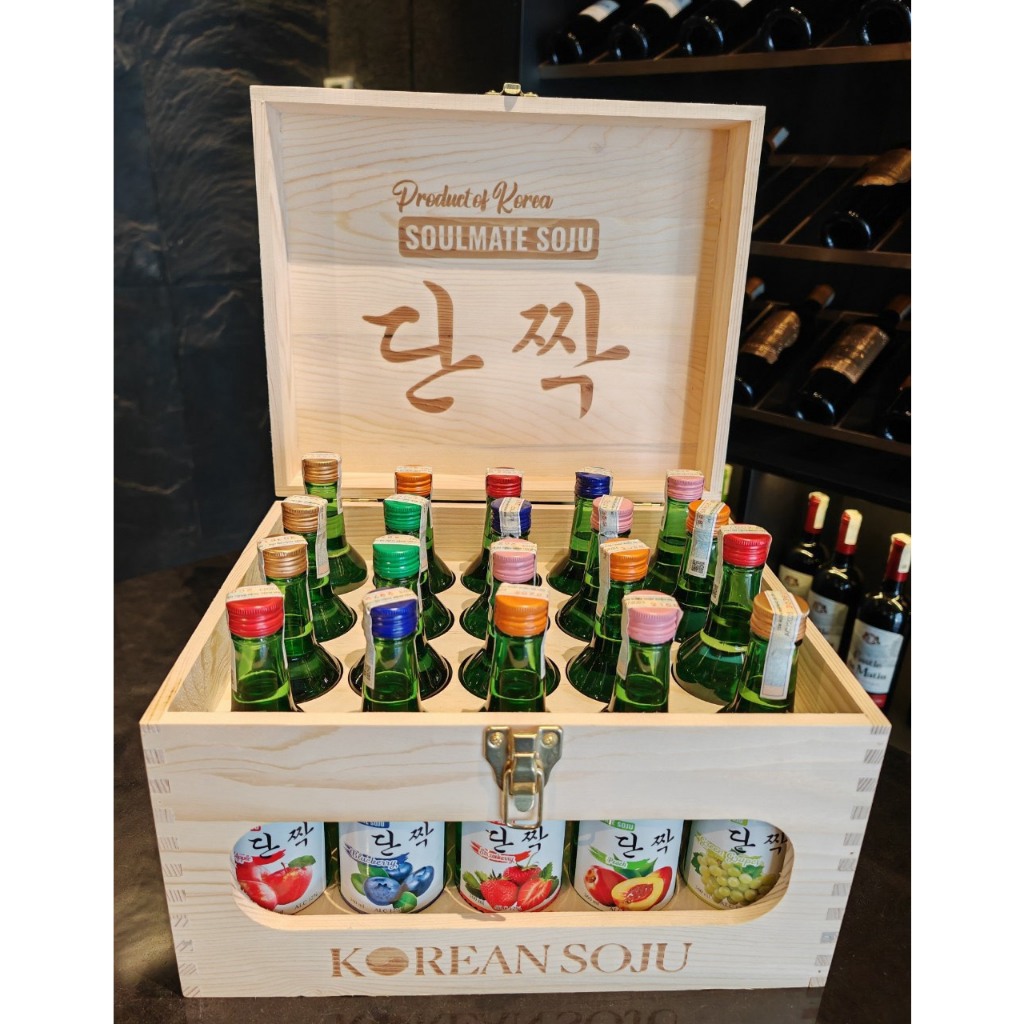 Wooden box containing 20 bottles of Korean Soju - capacity 360 ml ...