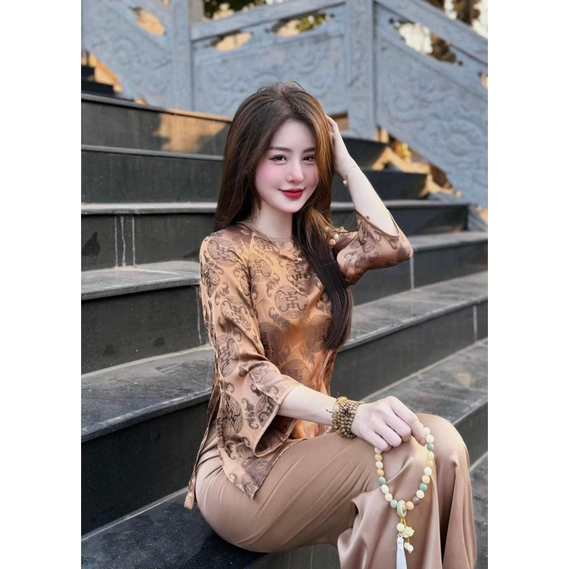 Dharma clothes for going to the silk ceremony with the word Tho, high ...