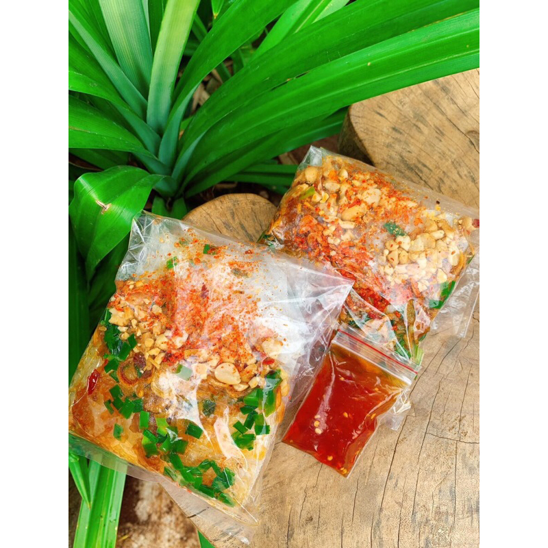 Steamed rice paper with shrimp and onion fat (1 string of 5 packs ...