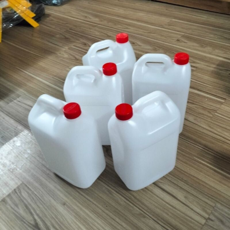 Combo of 5 plastic cans 2 liters, 3 liters, 5 liters. Viet Nhat cans ...