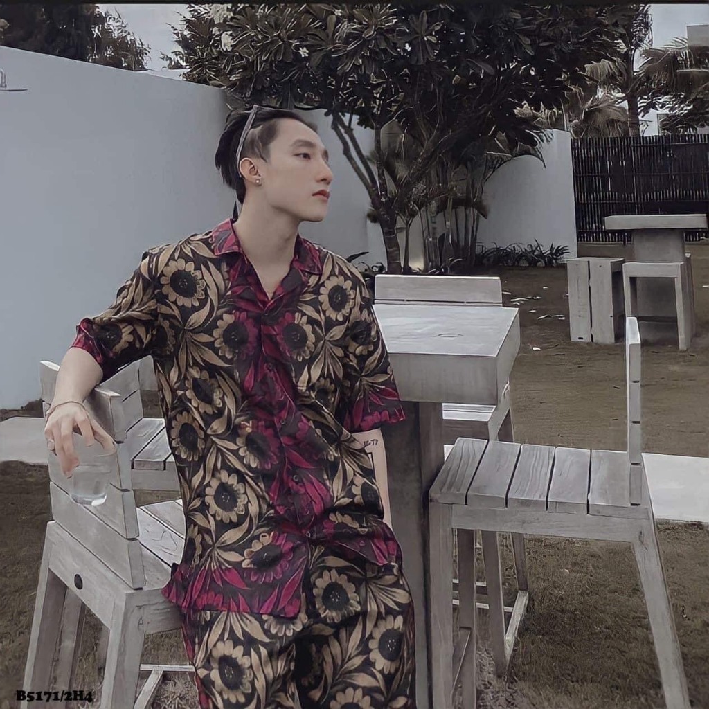 Beach clothes with 3D patterns, smooth and airy material, good moisture ...