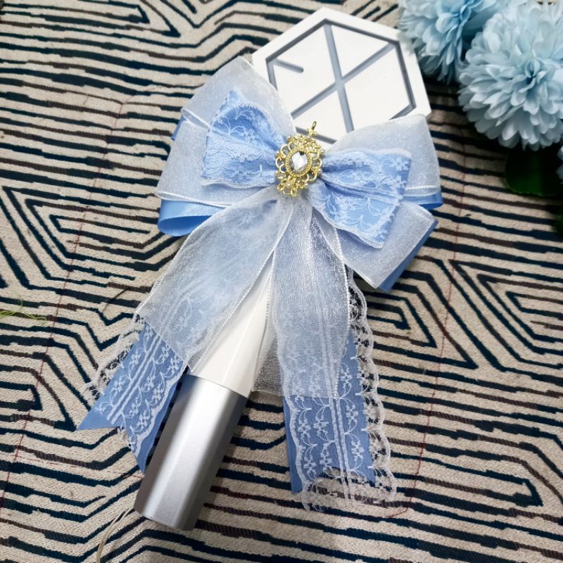 Blue lightstick bow with strap decorated with lightstick treasure ...