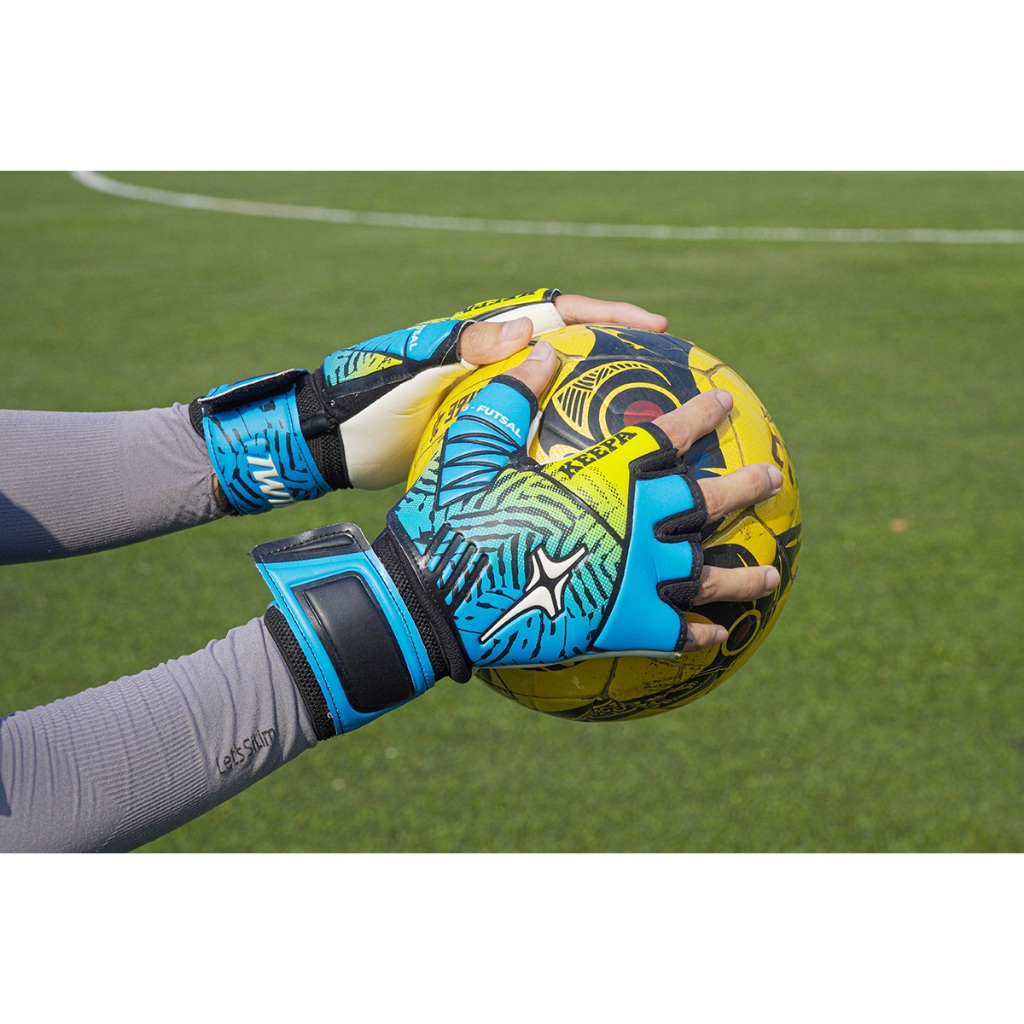 Iwin keepa Futsal Goalkeeper Gloves - Specialized in Indoor Football ...