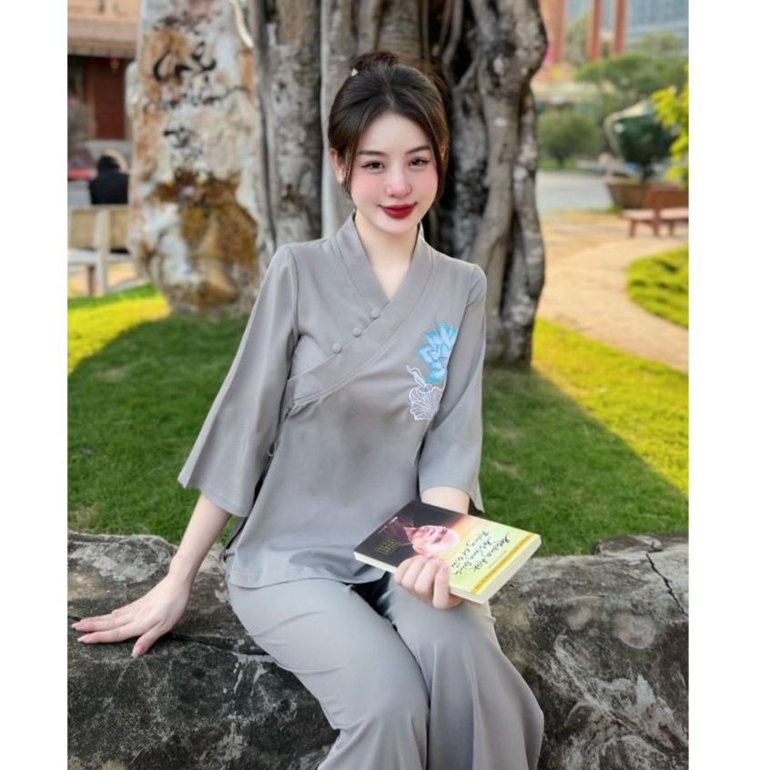 Blue clothes for going to the temple, Slip-on set tied at the waist to ...