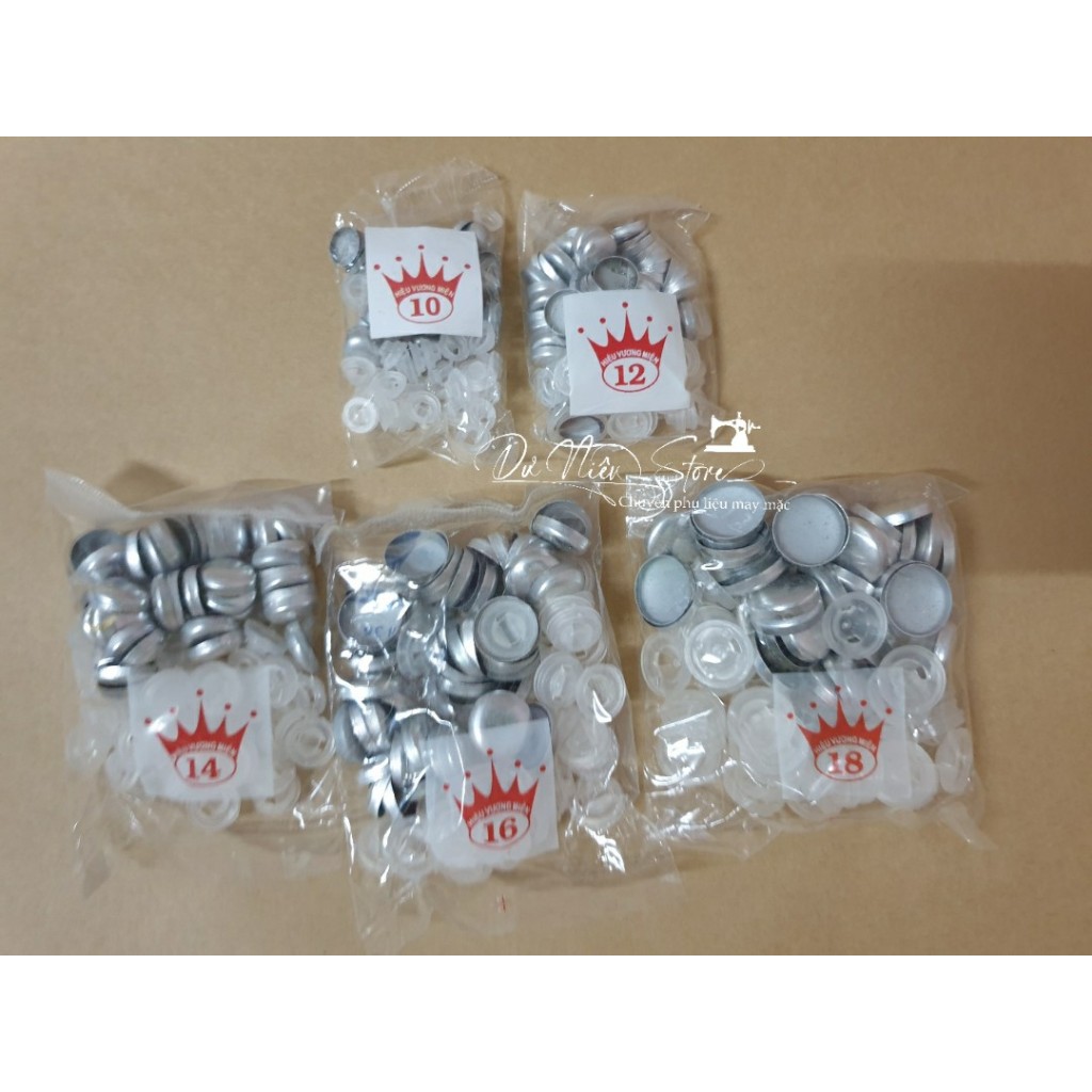 Button blanks covered with plastic pins of all sizes, pack of 50 ...