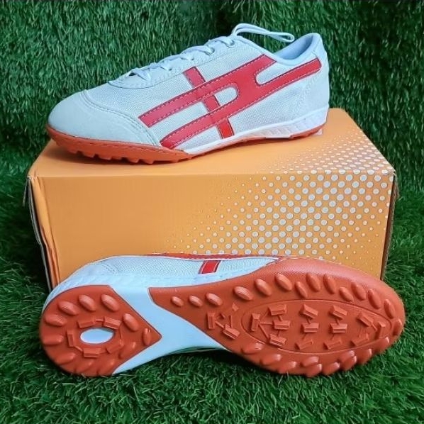 Winbro Bata Warrior TF football boots - Fully stitched rubber sole ...