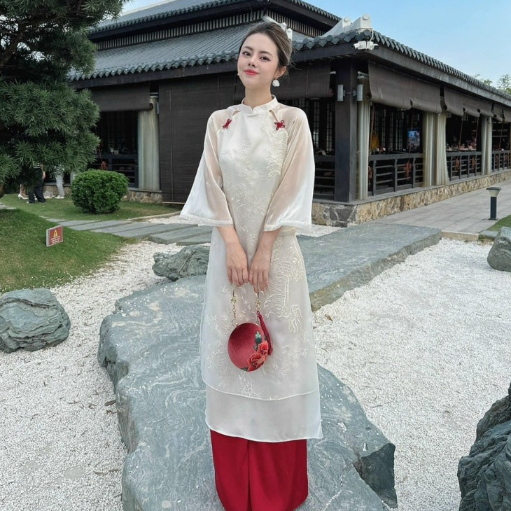 Renovated Ao Dai Hai Mien White Silk Embroidered with Red Master ...