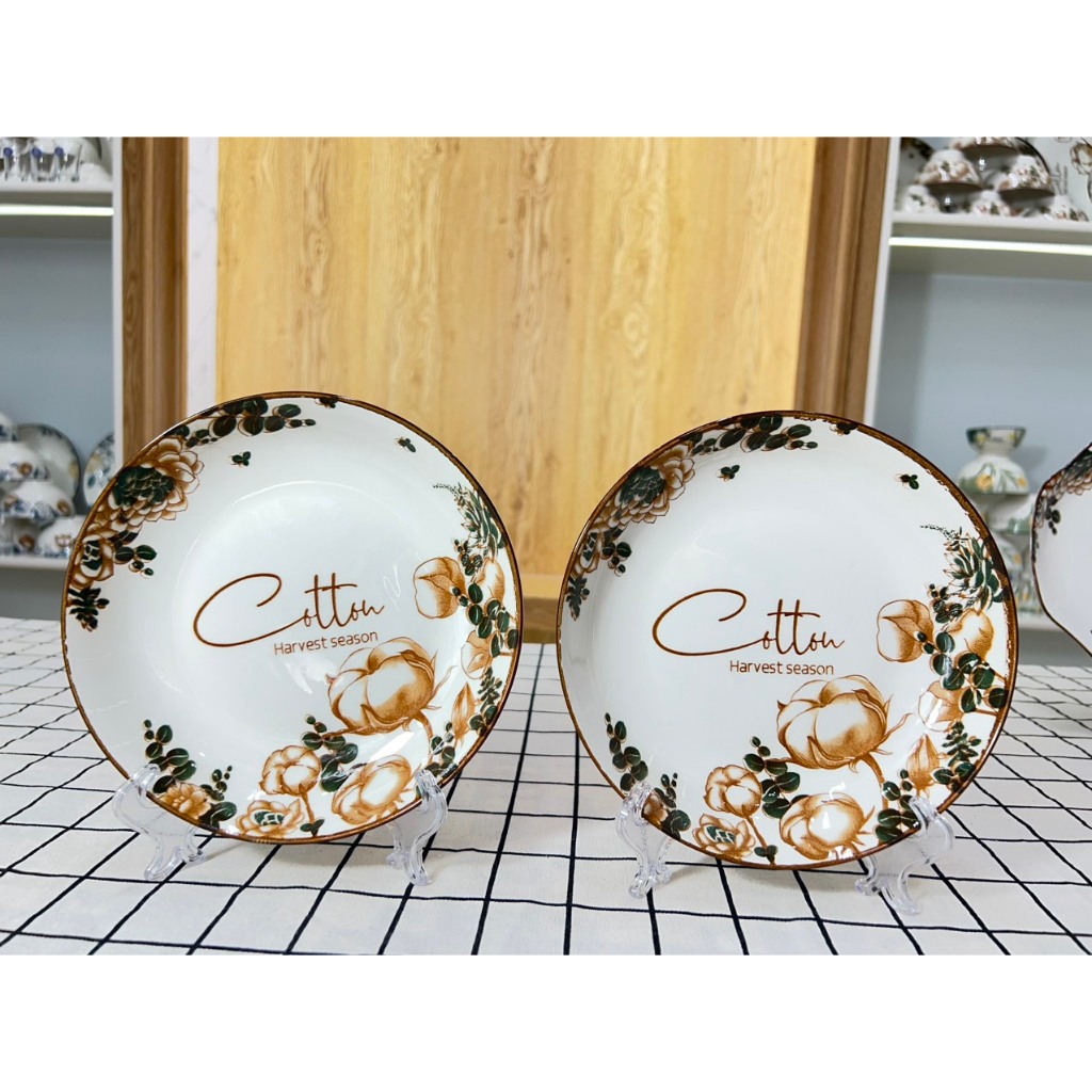 Set of 2 round plates with 4D patterns made of high-quality white ...