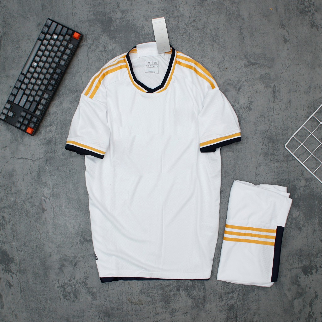 Retro Style Soccer Shirt - High-Quality Football Shirt 45+95kg | Shopee ...