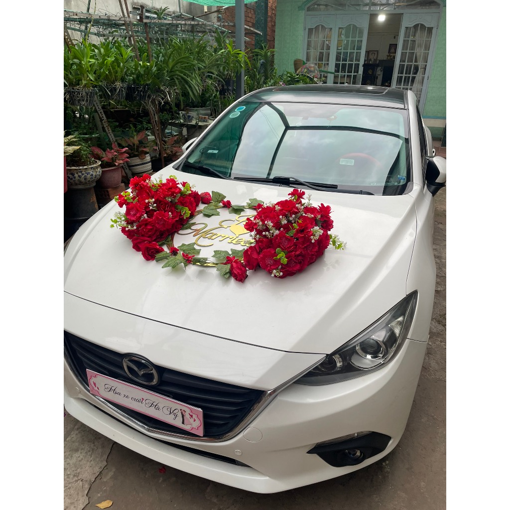 Silk FLOWERS DECORATE FLOWER CARS, RED WEDDING CARS WITH JUST MARRIED ...