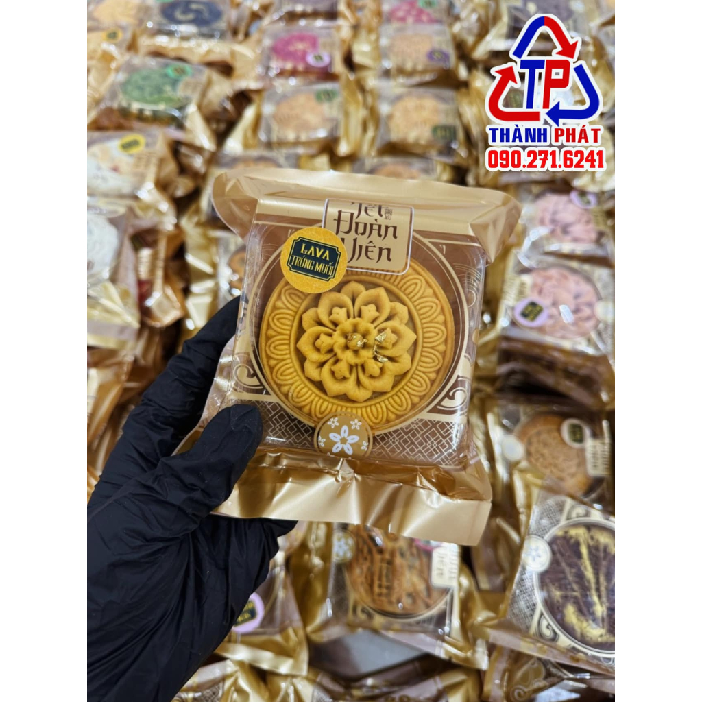 100 Trays Of Moon Cake Moon Cake Moon Cake, CNY hot Sample Reunion 2024 ...