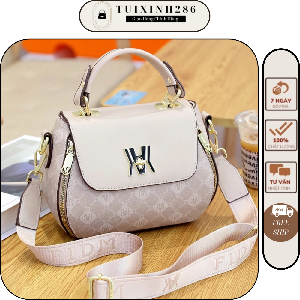 Elected Hand-Held Women'S Handbags Have 3 Compartments. The Bag Has A ...