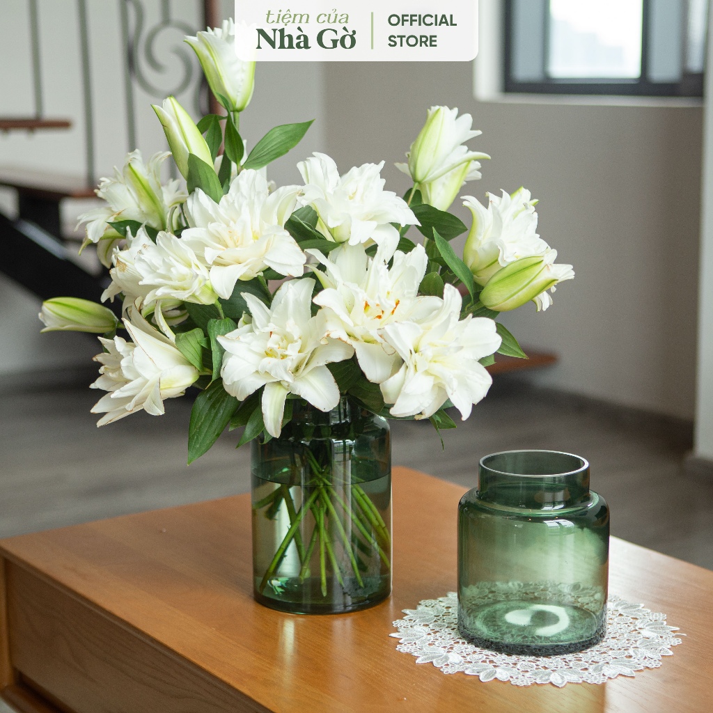 Basic glass flower Vase Throughout The House The Edge of the Vase ...