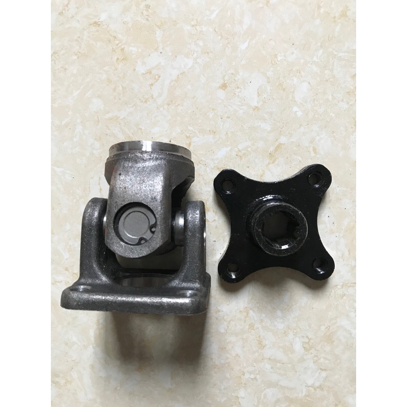 The propeller joint is attached to the bridge, the lower cut end has a ...