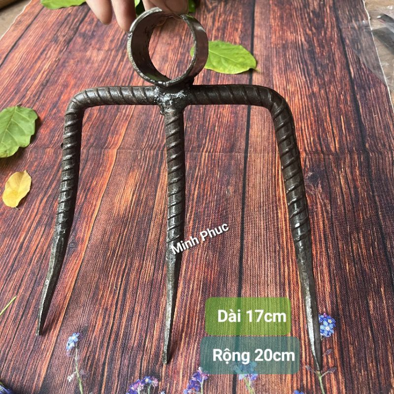 Soil rake, grass rake, manure rake with 3 twisted steel teeth | Shopee ...