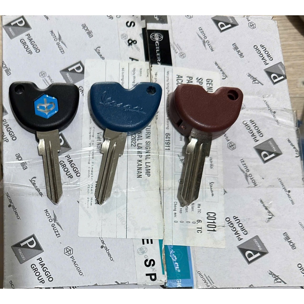 Genuine Piaggio Vespa keys of all kinds (INCLUDED WITH MAGNETIC CHIP ...