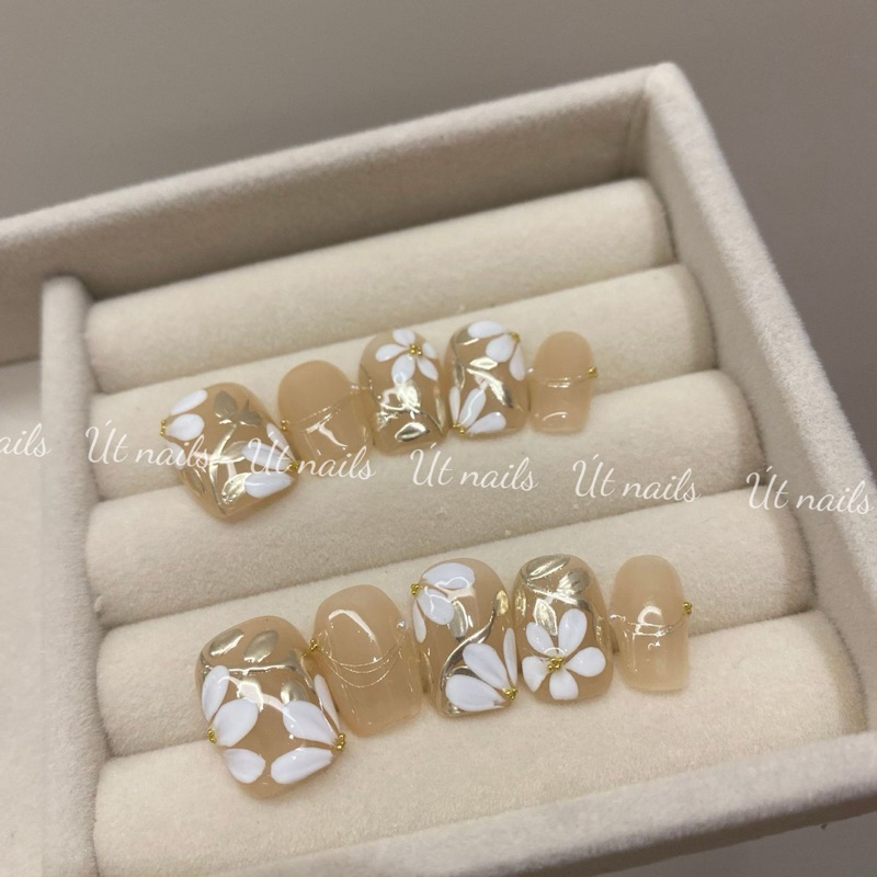 Nailbox ( U232 ) Short Form Design with Simple, Gentle Flower Drawing ...