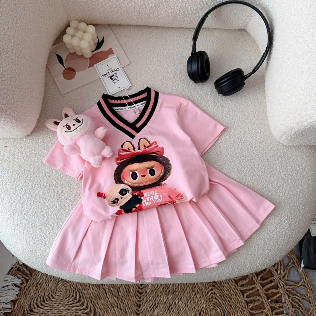 Hot HOT GIRLS' T-SHIRT AND PLEATED SKIRT SET WITH LABUBU BEAR 10-30KG ...