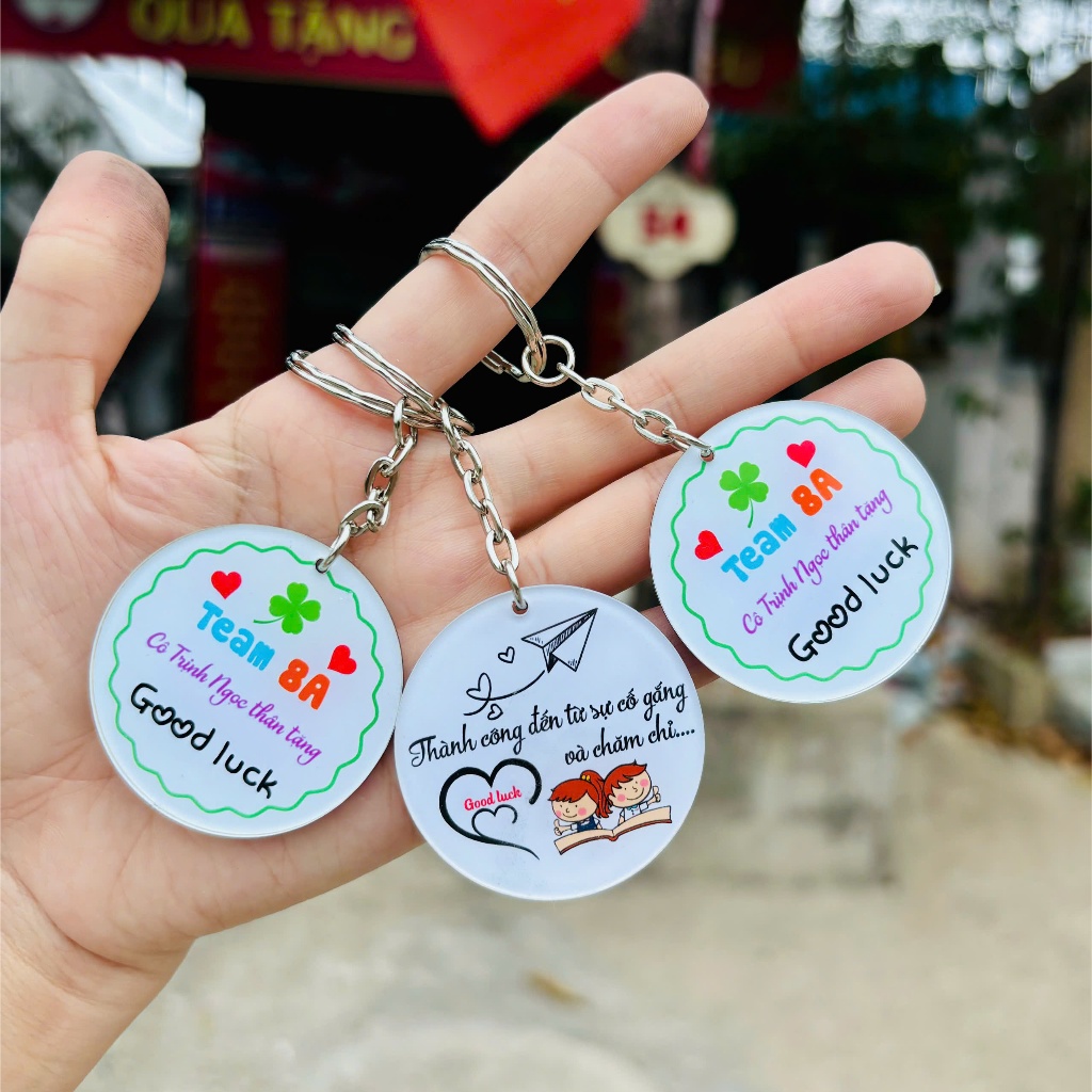 Keychains printed with names of schools, classes, and students designed ...