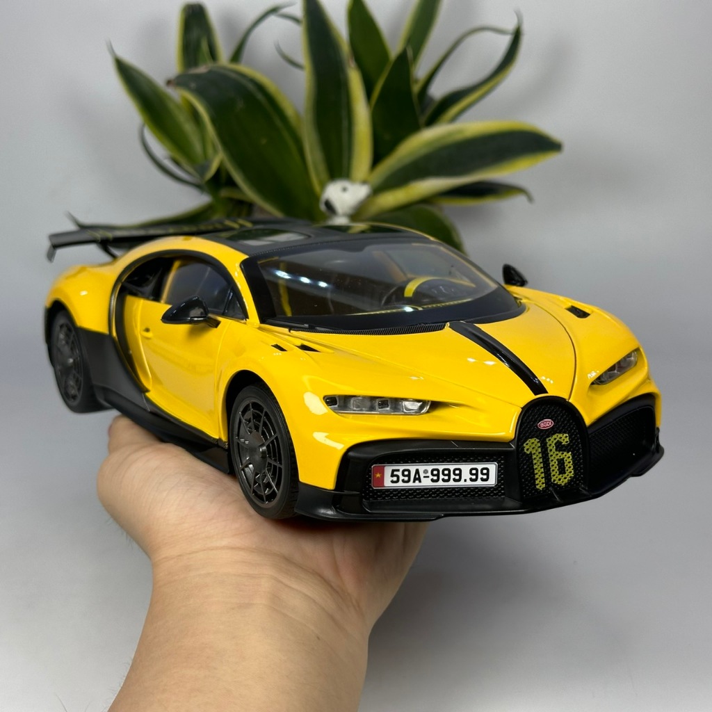 Bugatti Chiron supercar model Full glass metal door scale 1:18 Free VIP ...