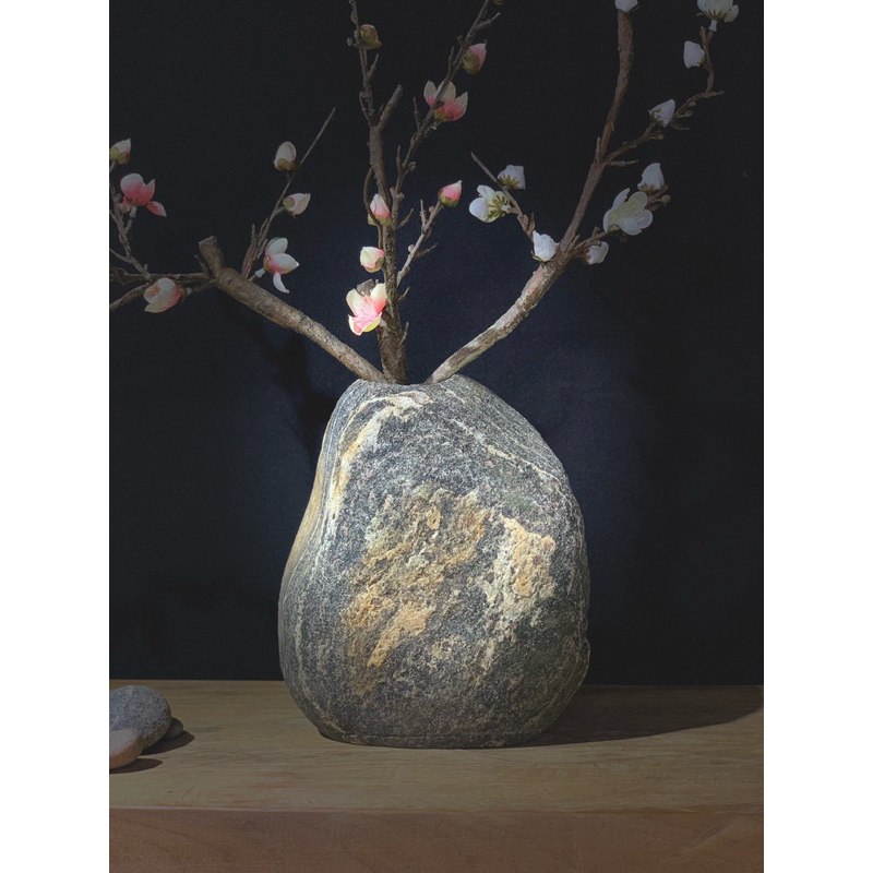 Stone flower vases, flower vases made from real stream pebbles ...