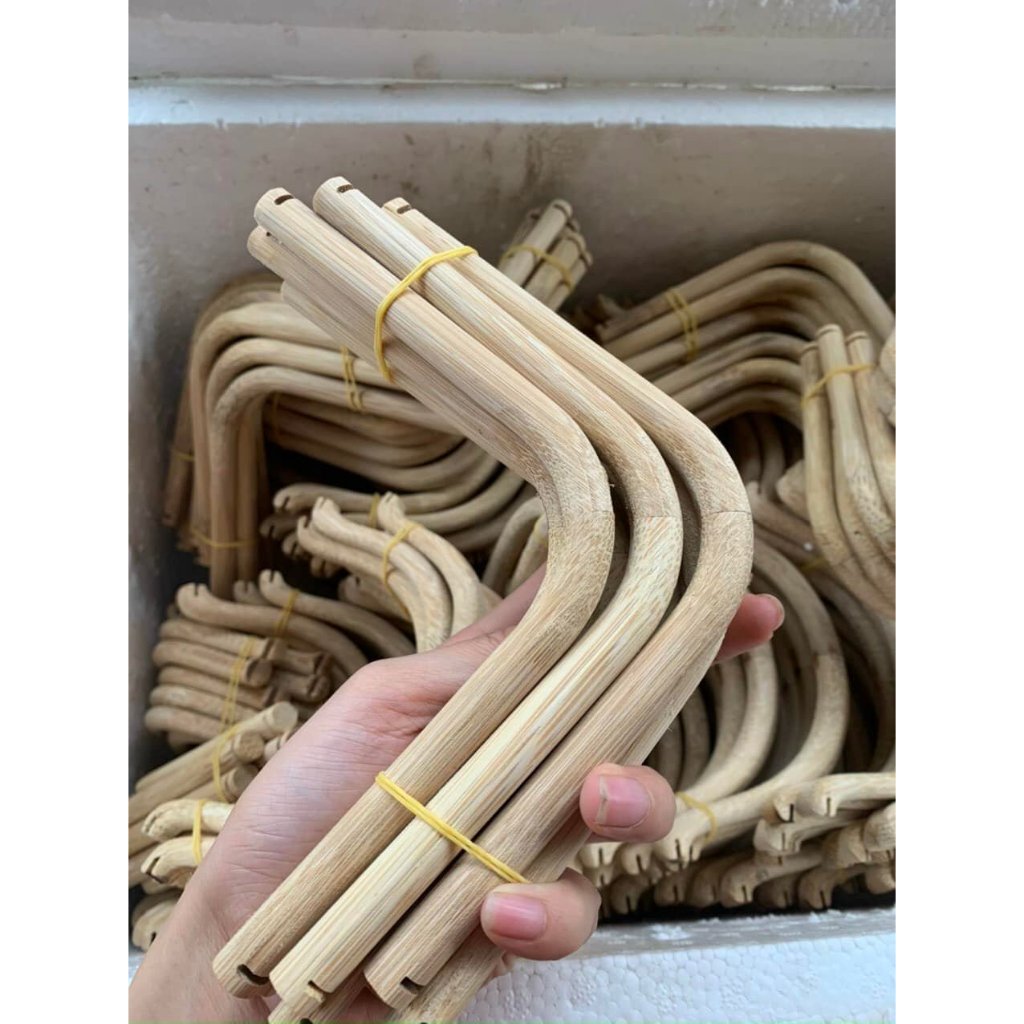 Square and curved bamboo corner bridge Beautiful old bamboo crested ...