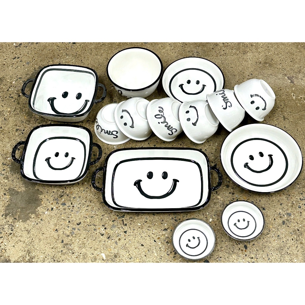 Miu Ceramic Dinnerware Set with Smiley Face Pattern, Shiny Enamel ...