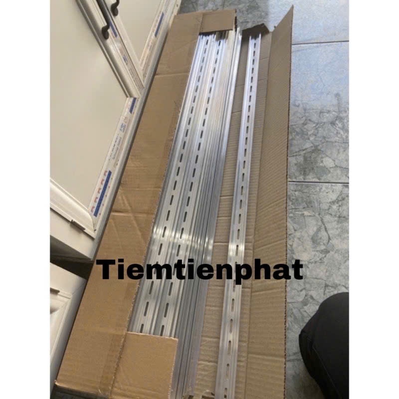 Aluminum rail installed - Aluminum DIN bar installed with aptomat 1m ...