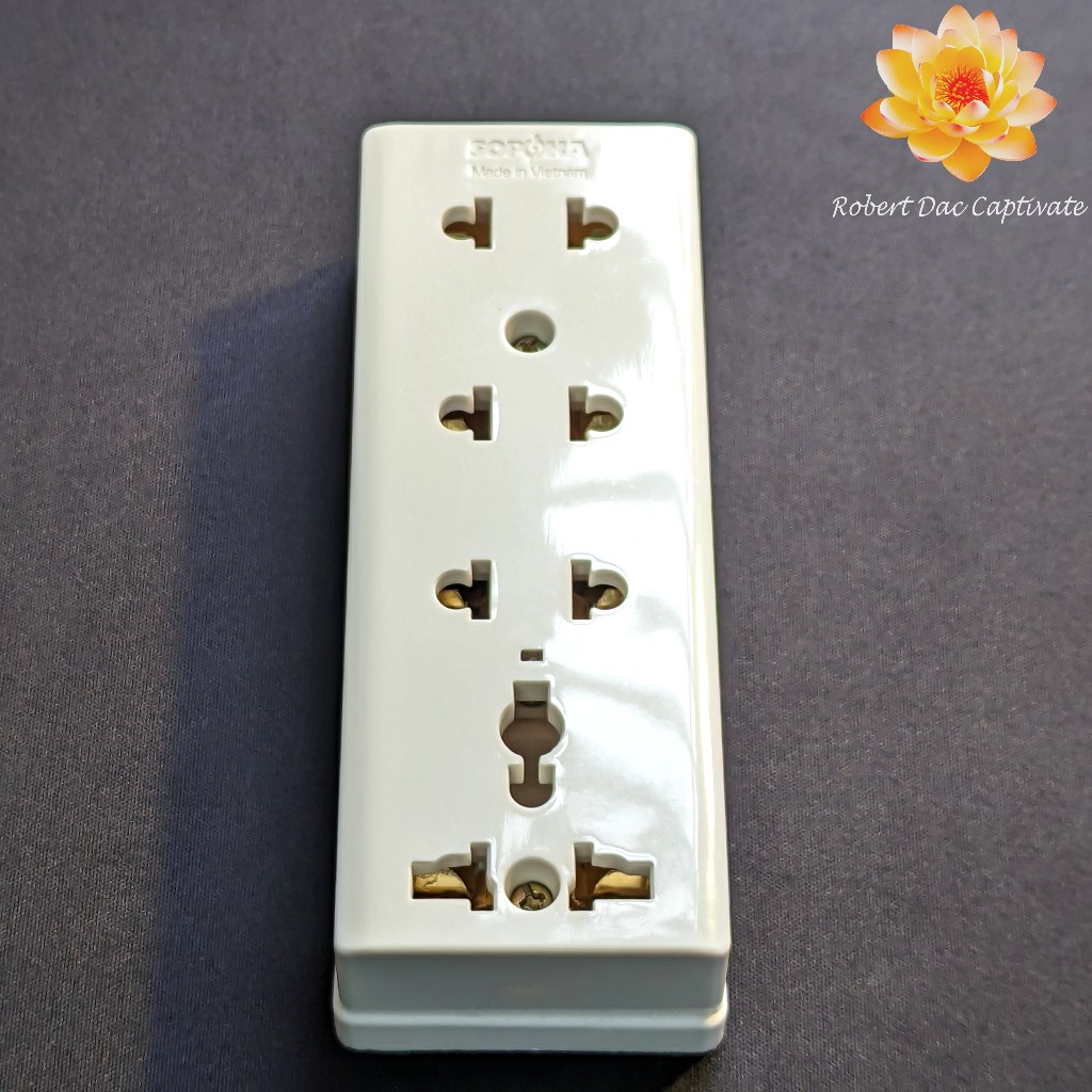 [Free Screws] Beautiful, high-quality 4-door floating electrical outlet ...