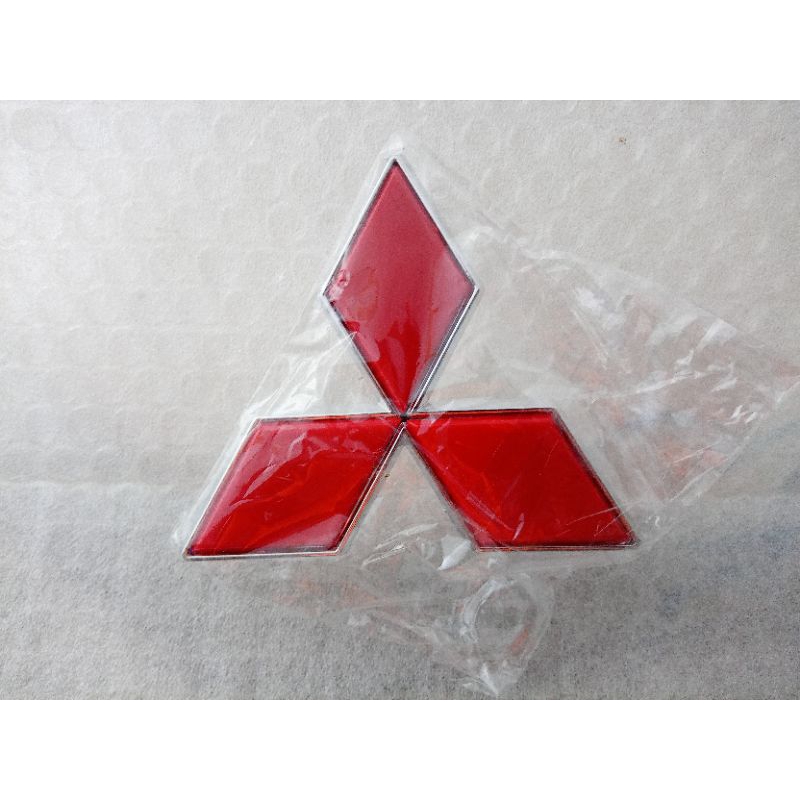 Mitsubishi Logo with 3 diamonds on front grille (Mark three diamond ...