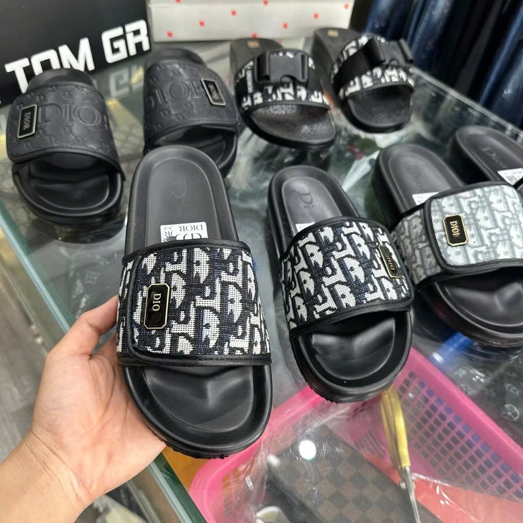 Men's and Women's Cross-Strap Sandals with Labels - Extremely Genuine ...