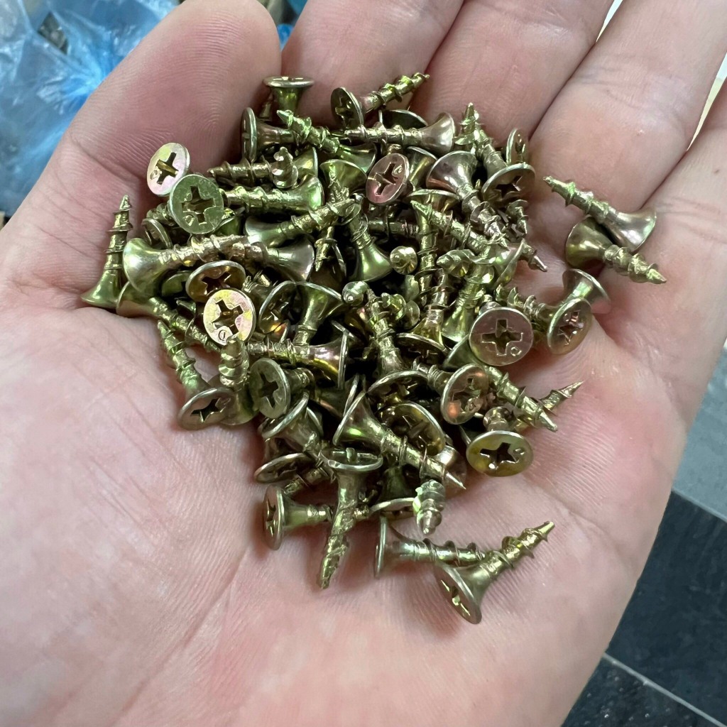 1kg Yellow wood screws with thin thread and fat body of all sizes ...