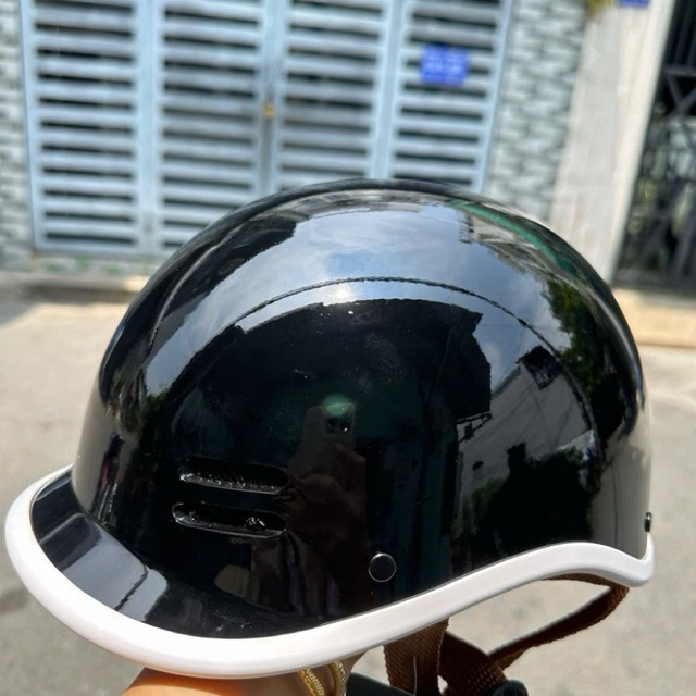 New trend eight-hole dolphin helmet (genuine standard) | Shopee Malaysia