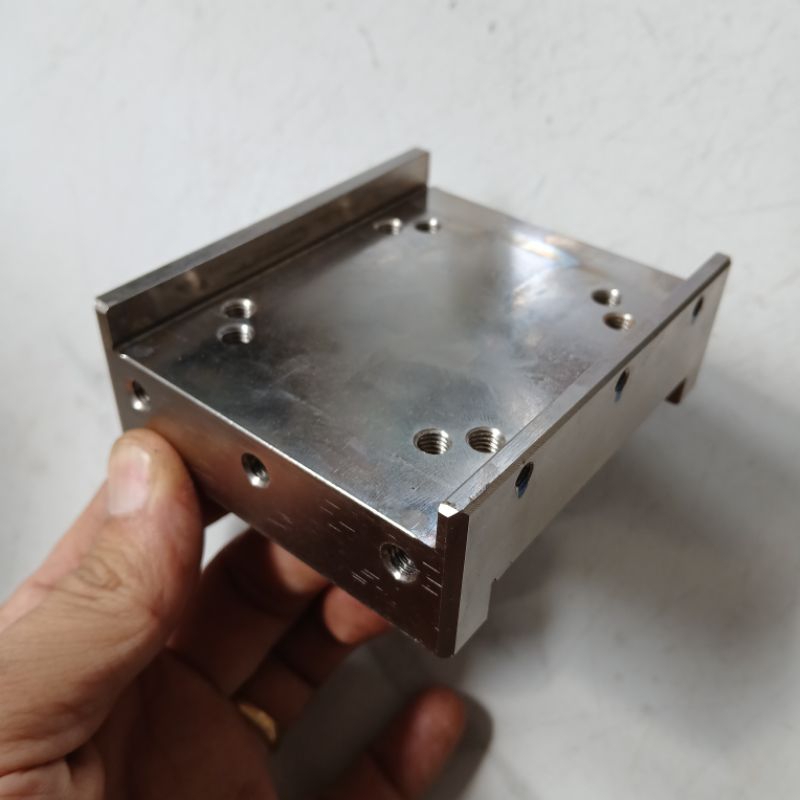 White steel perpendicular XY bracket with M6 screw holes installed with ...
