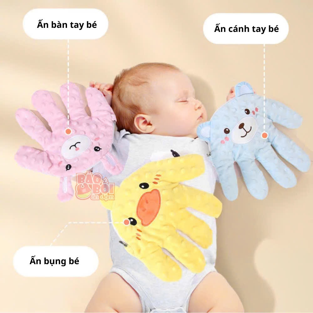 Self-clapping hand pillow lulls baby to sleep to help prevent startling ...
