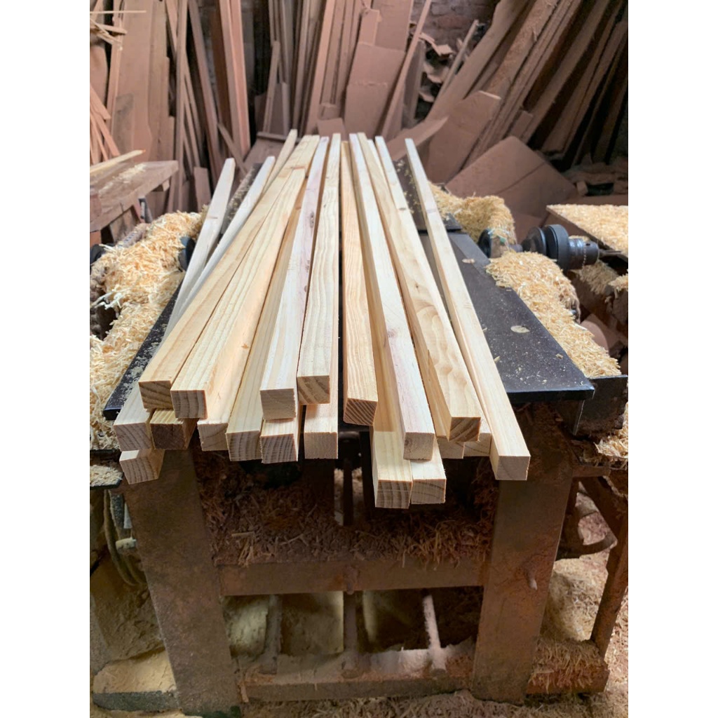 Square pine wood bar 1.5cm x 2.5cm [TV15X25] + smooth surface | Shopee ...