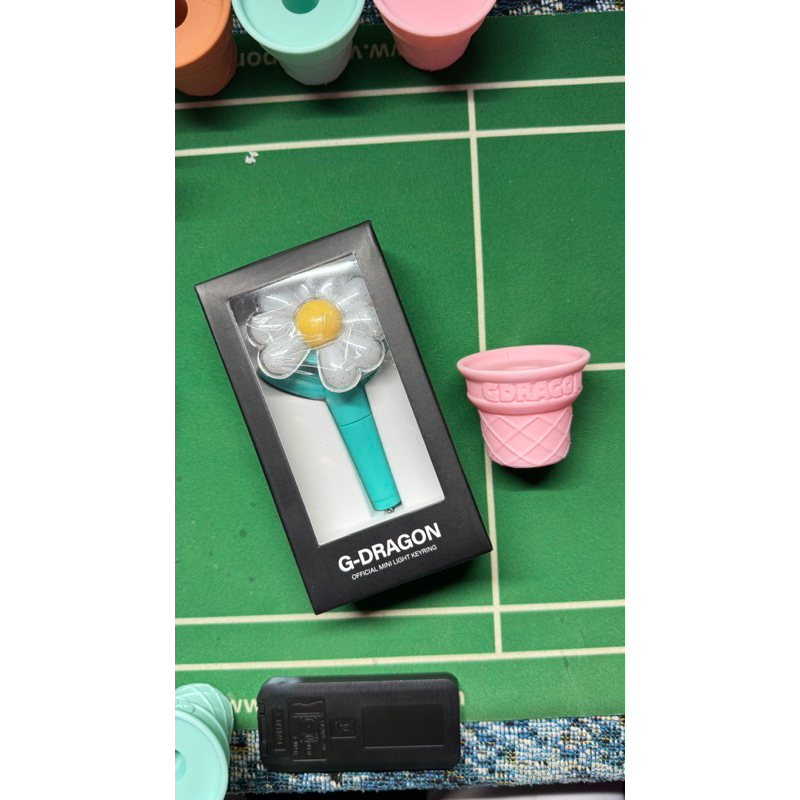 Available Lighstick keyring mini G Dragon keychain with daisy glow ...