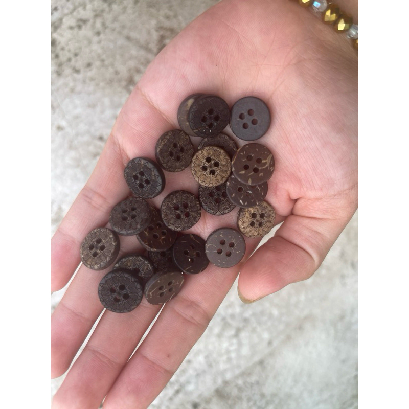 Coconut button .(50 buttons ) | Shopee Malaysia