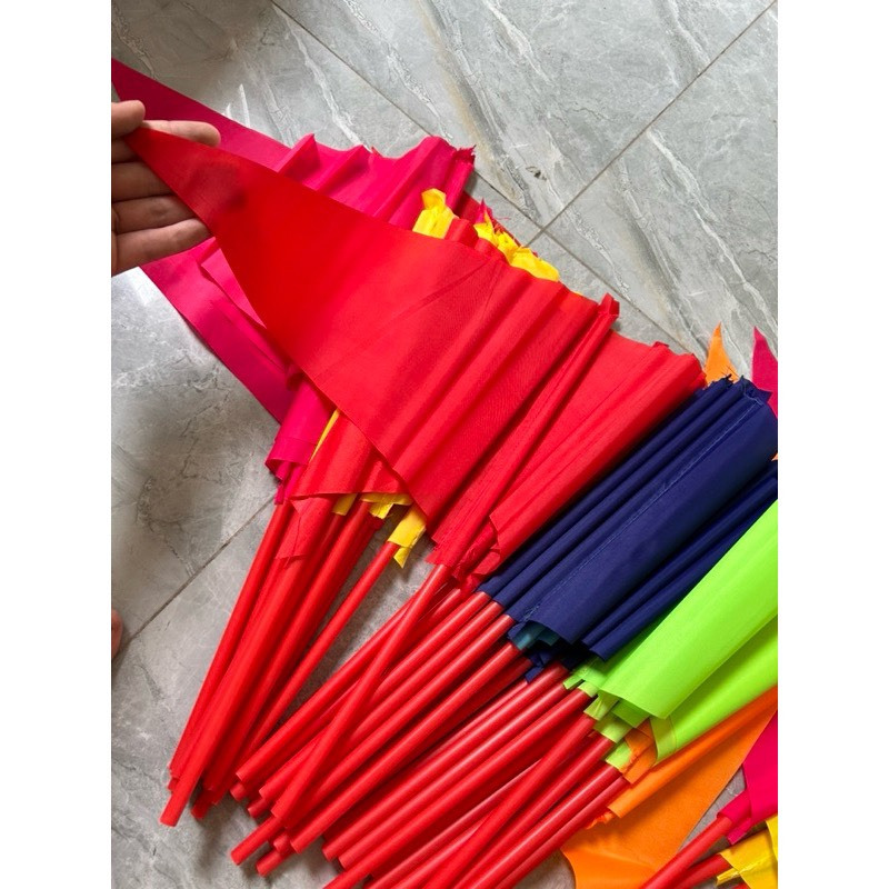 Combo BUNDLE OF 100 BEAUTIFUL 7-COLOR TRIANGLE FLAGS | Shopee Malaysia