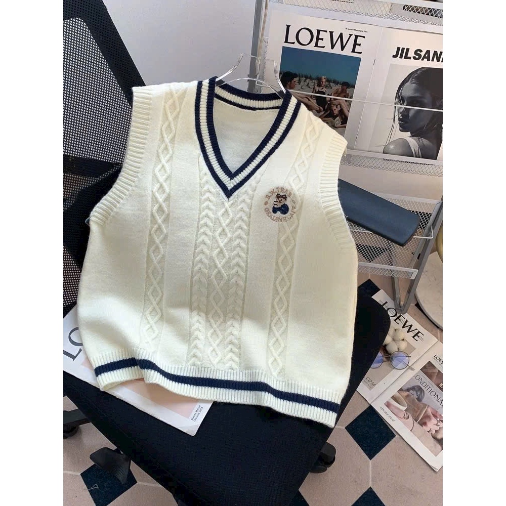 Korean WOMEN'S WOOL GILE WITH HEARTNECKLACE WITH EMBROIDERED BEAR BEST ...