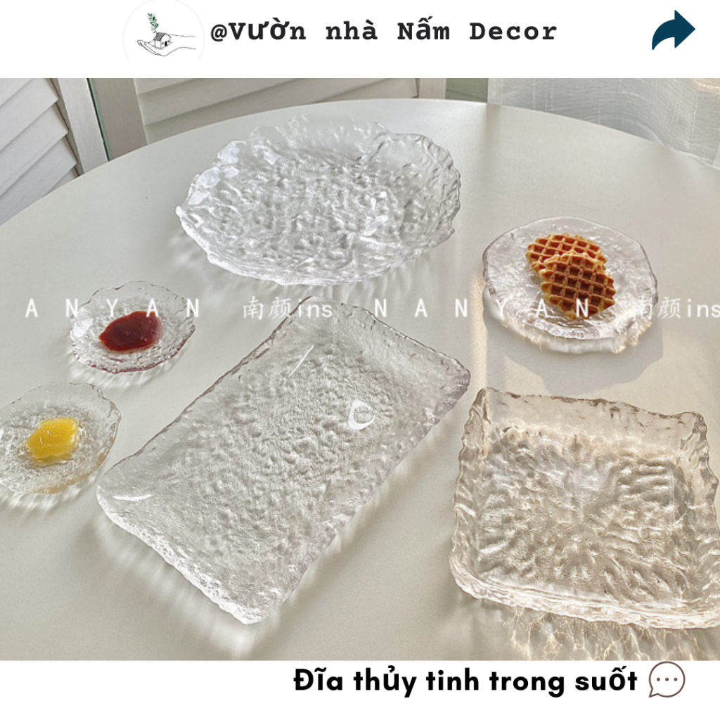 Transparent glass plate, rough design to catch restaurant and cafe food ...