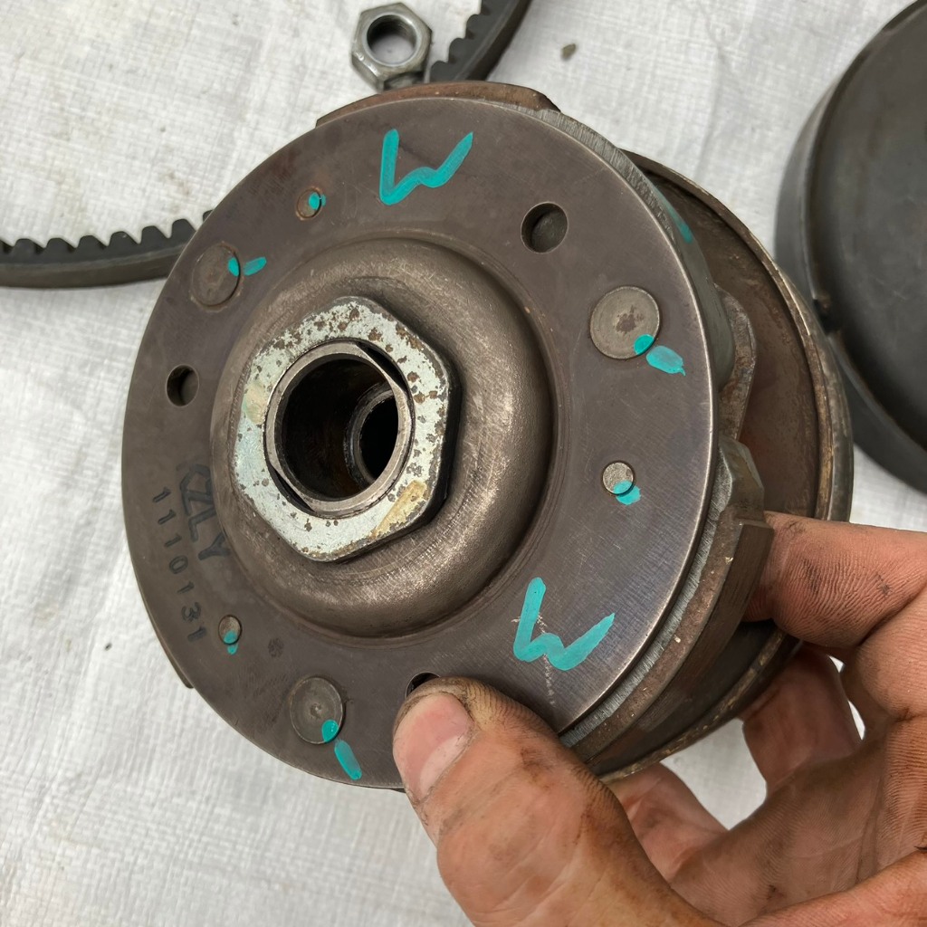 Full set of rear clutch with speaker wire, used product to disassemble ...