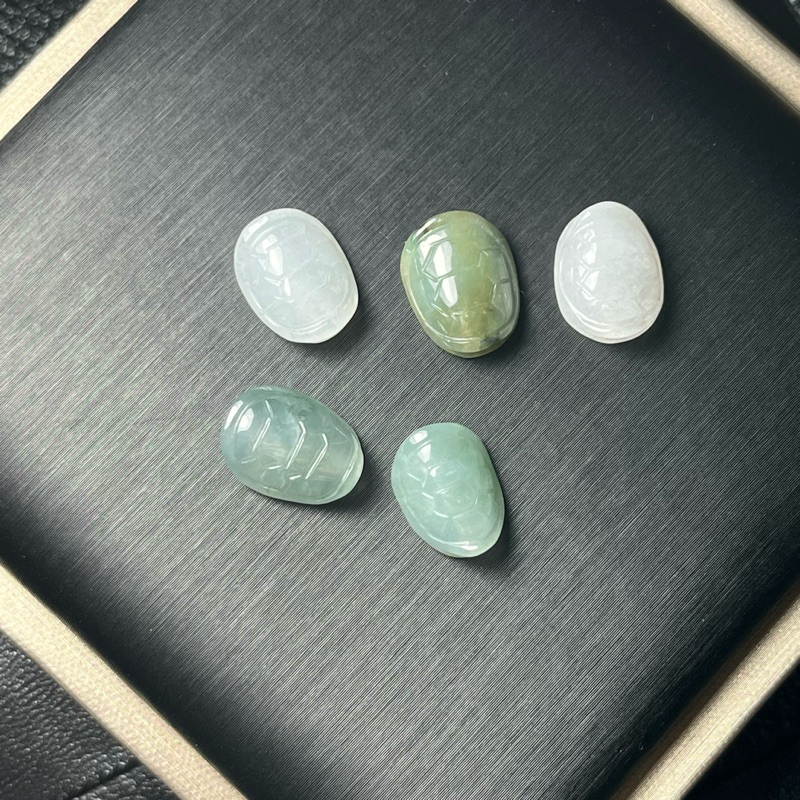 Charm carved with Myanmar jade turtle shell, natural Jadeite Type A ...