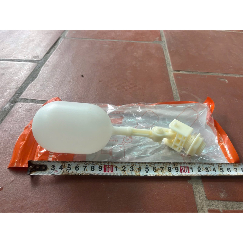 Multi-purpose virgin plastic float for swimming pools, water tanks ...